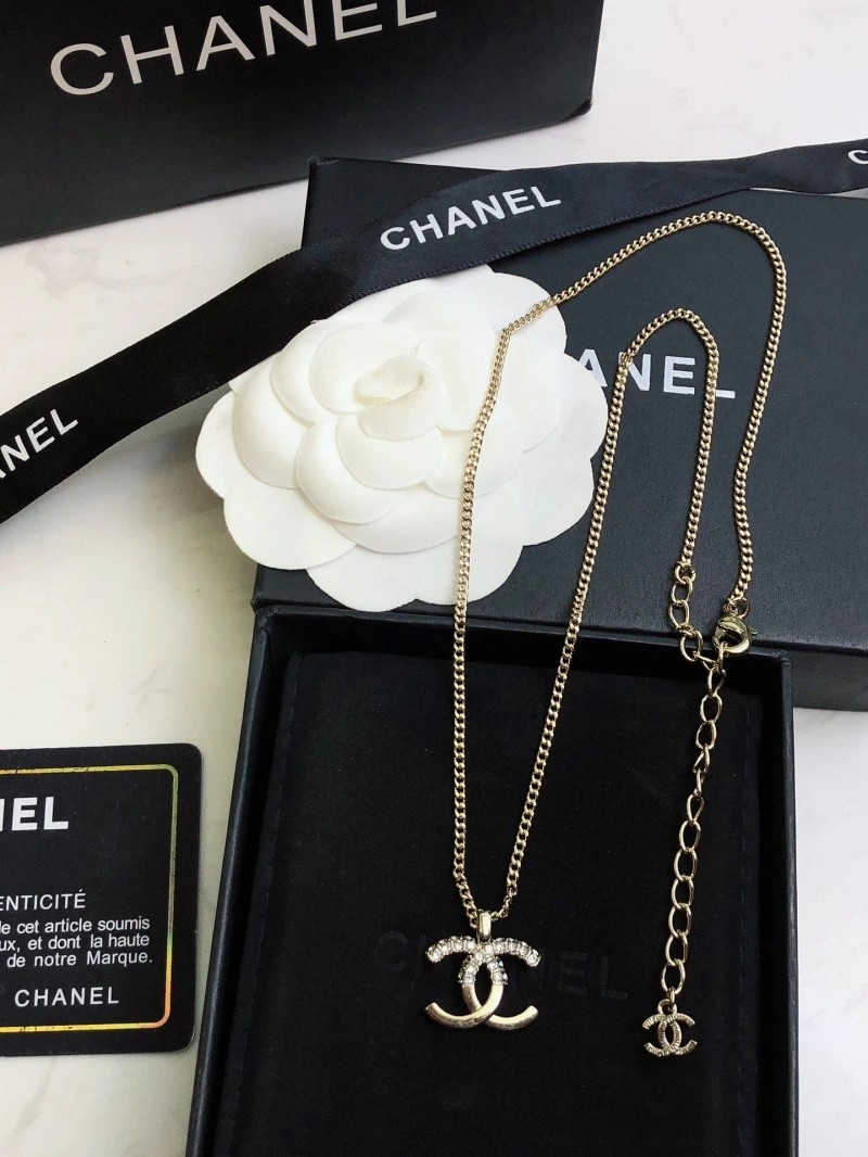 Top match Chanel Necklaces