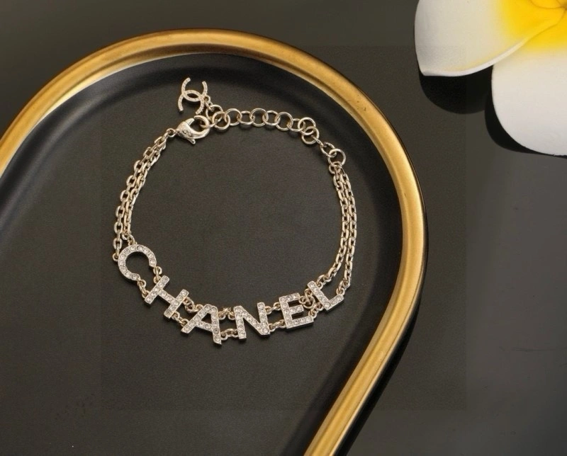 Top mirror Chanel Necklaces