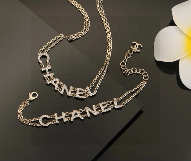 Top mirror Chanel Necklaces