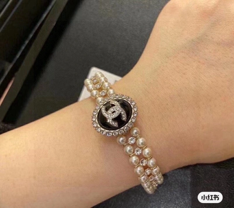 Brand-authenticated Chanel Necklaces