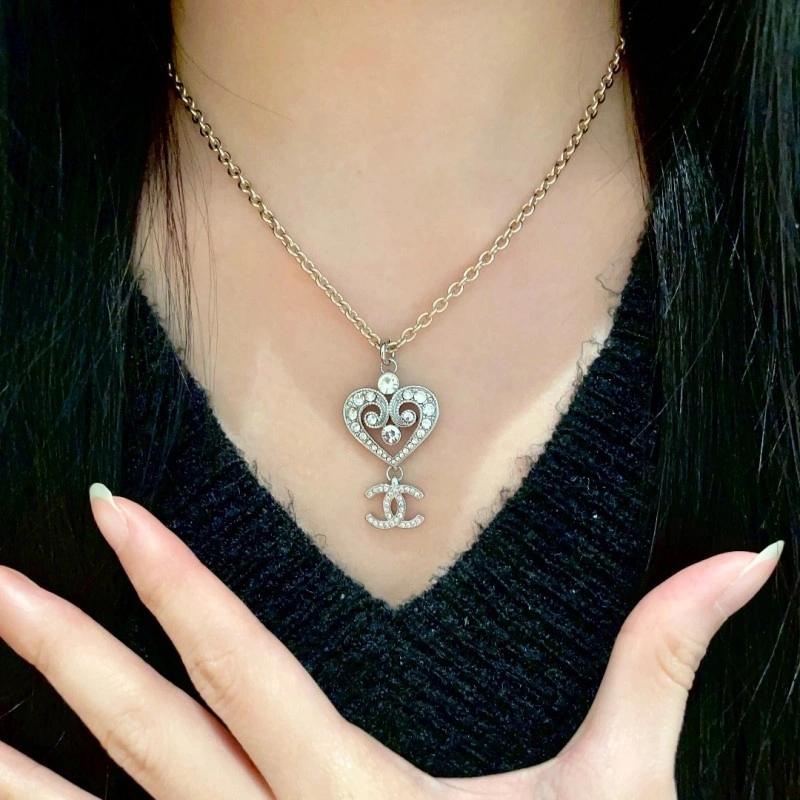 Top mirror Chanel Necklaces