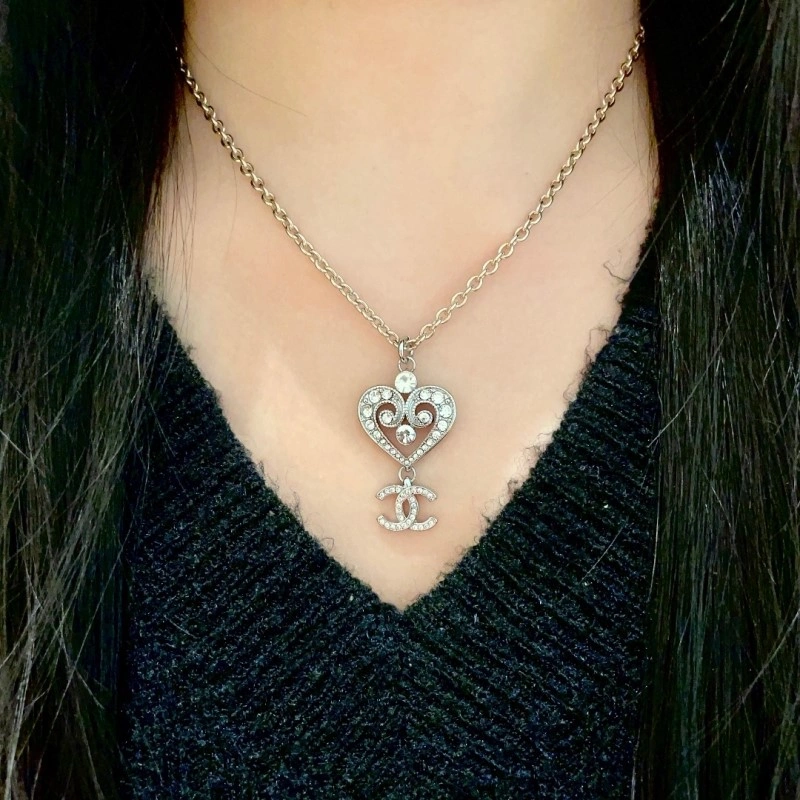 Top mirror Chanel Necklaces