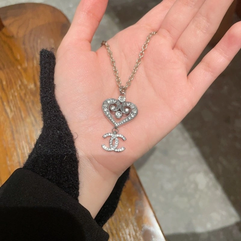 Top mirror Chanel Necklaces