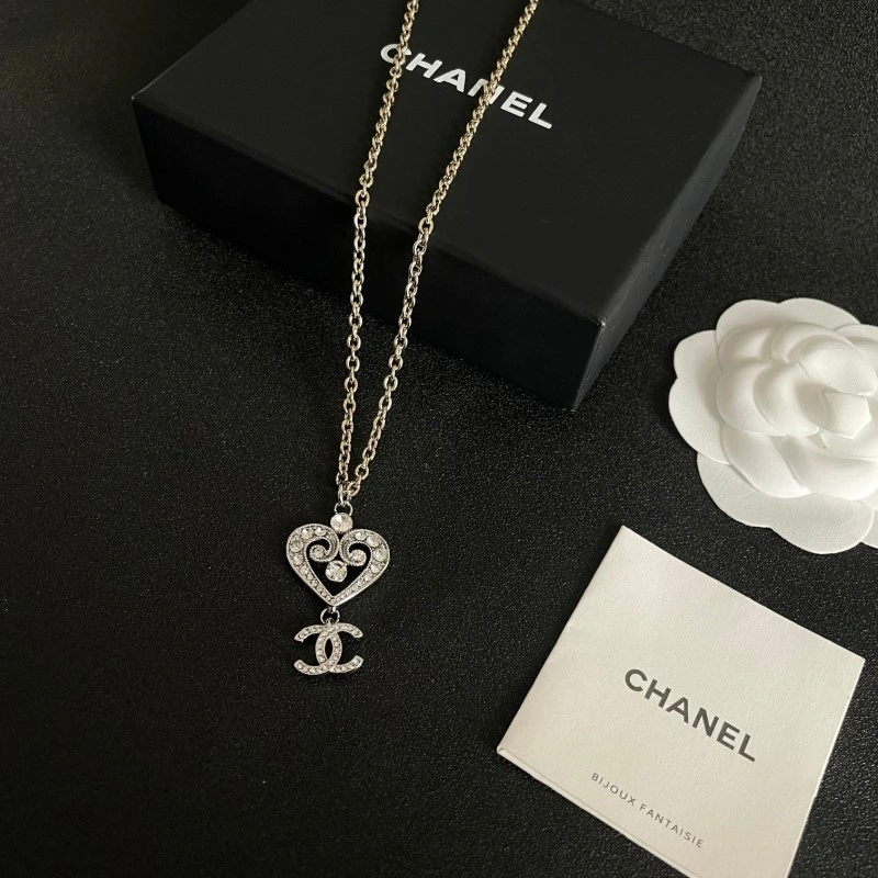 Top mirror Chanel Necklaces