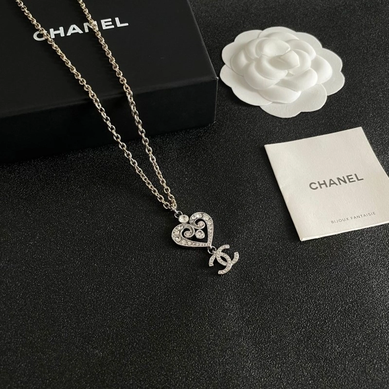Top mirror Chanel Necklaces