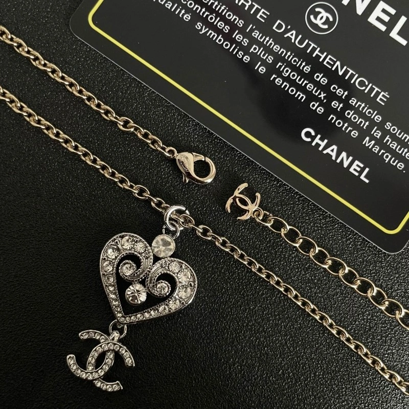 Top mirror Chanel Necklaces