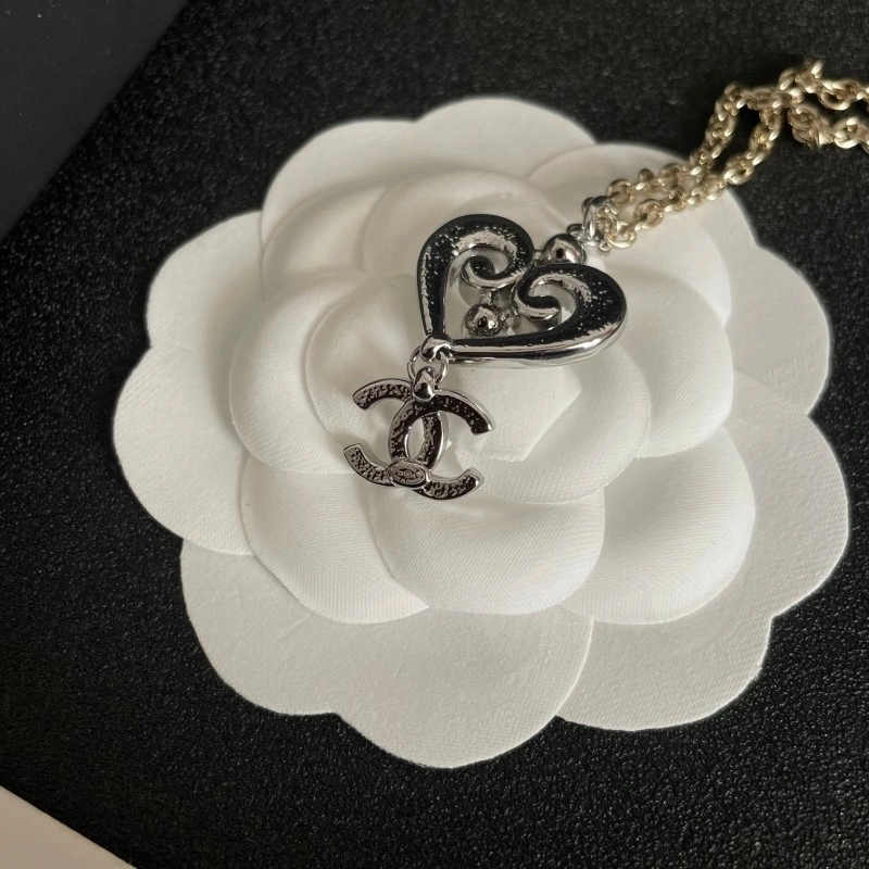 Top mirror Chanel Necklaces