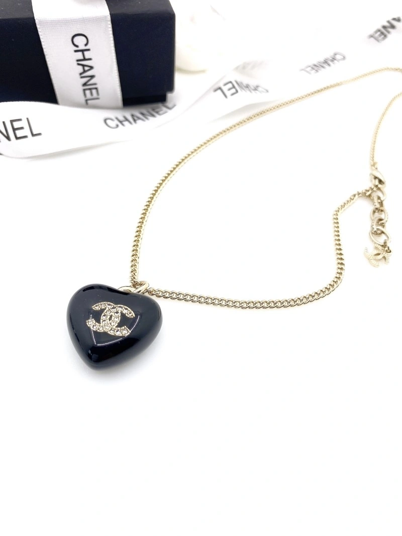 Top mirror Chanel Necklaces