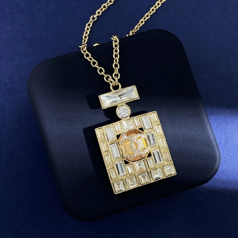Top match Chanel Necklaces