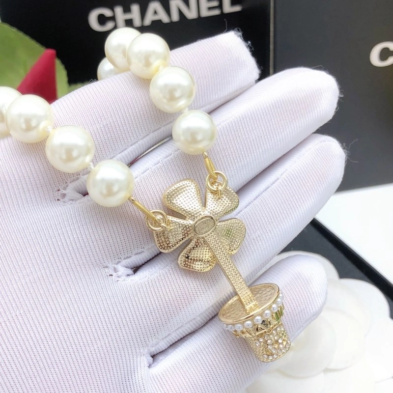 Top match Chanel Necklaces