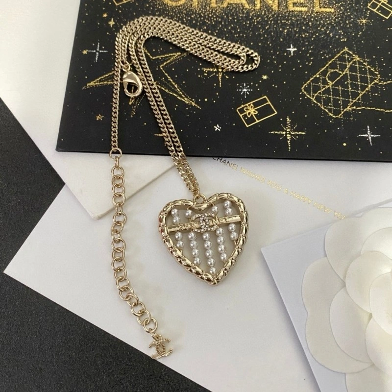 Top mirror Chanel Necklaces