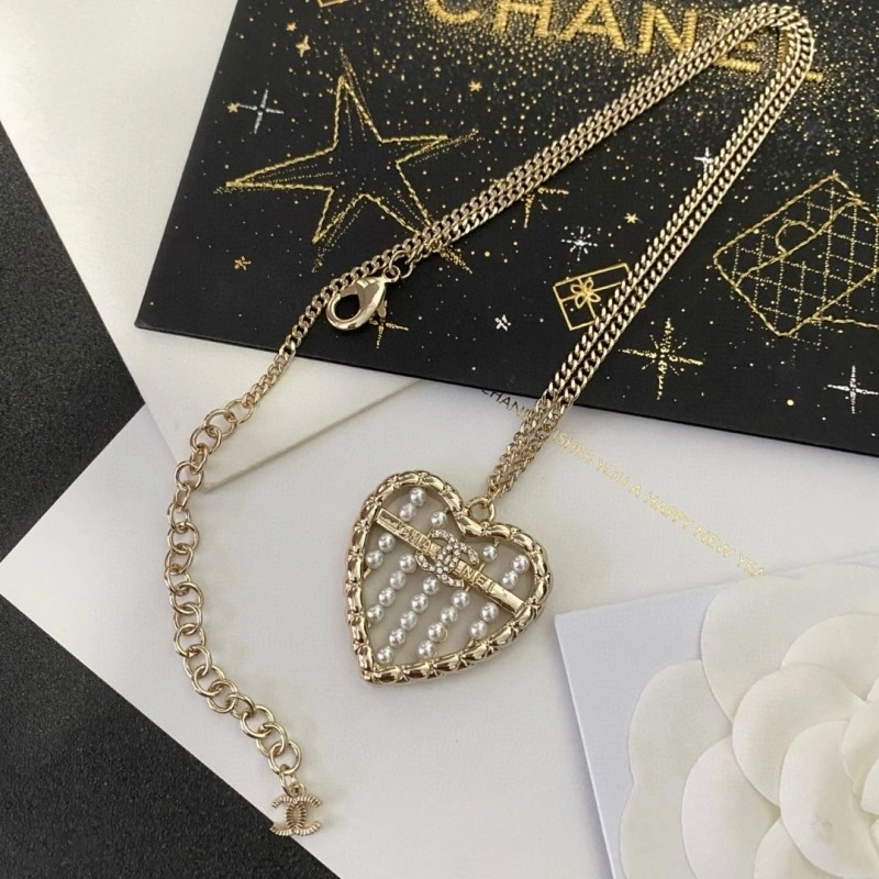 Top mirror Chanel Necklaces
