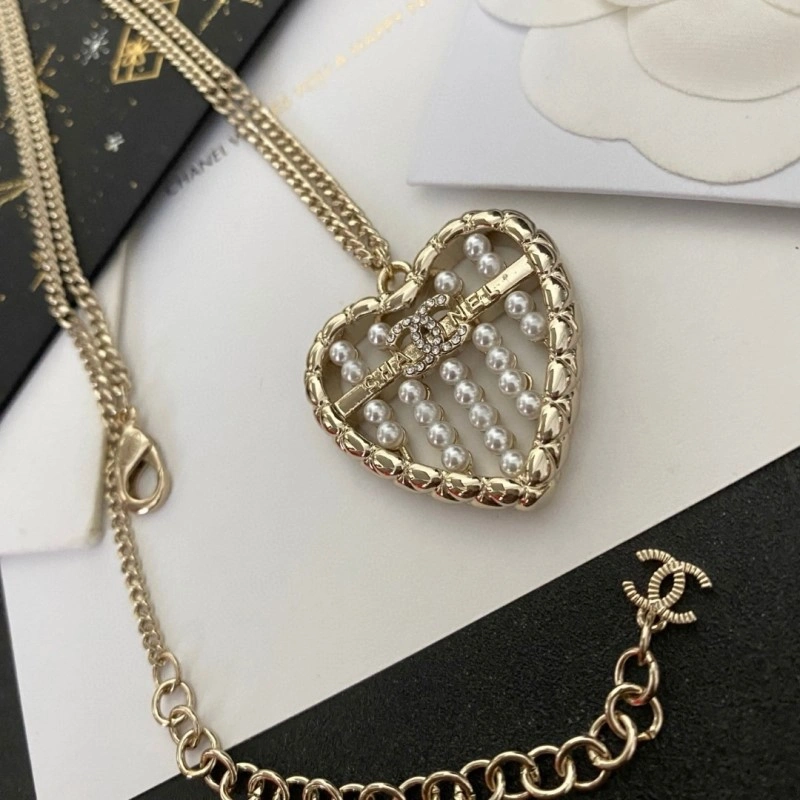 Top mirror Chanel Necklaces