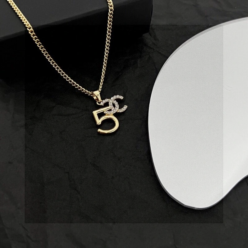 Top match Chanel Necklaces