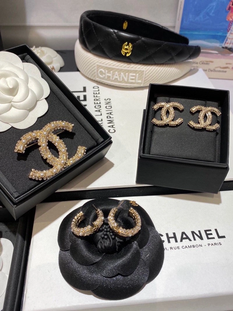 Top mirror Chanel Necklaces