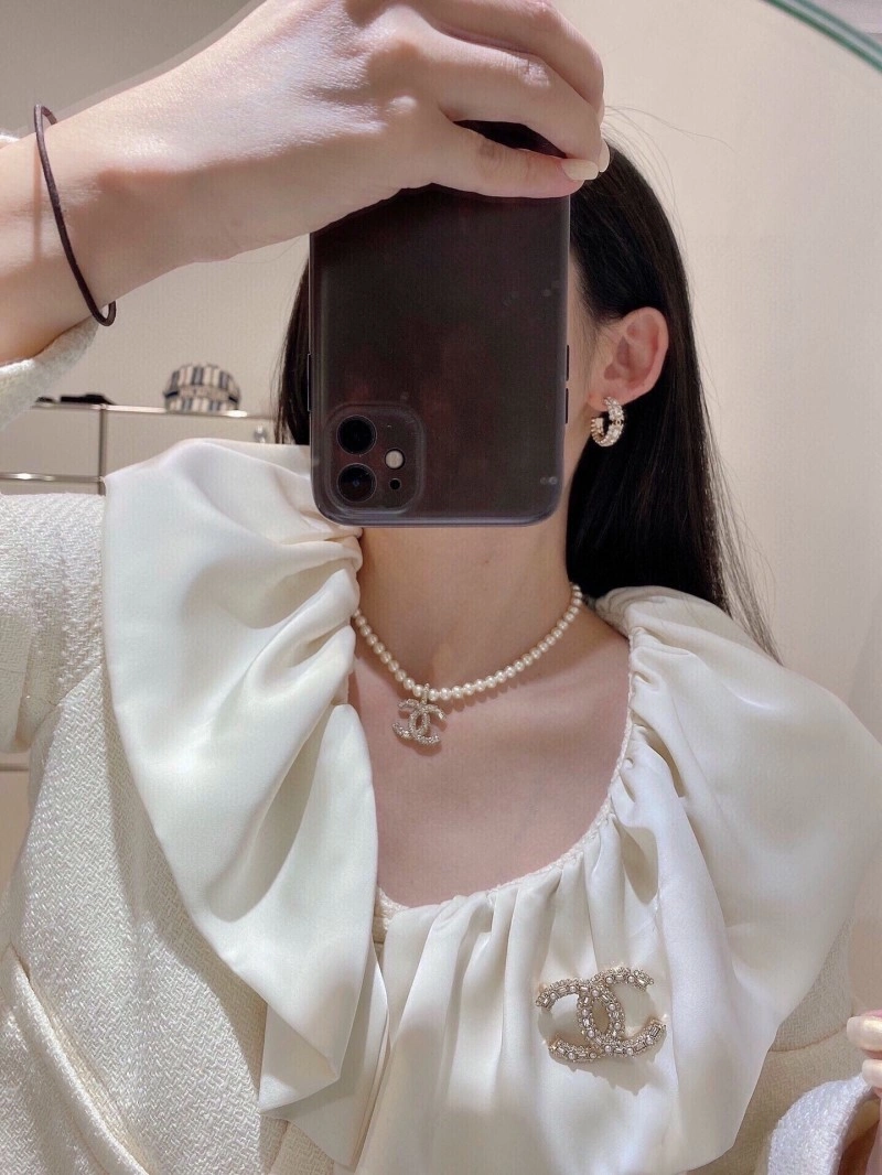 Top mirror Chanel Necklaces