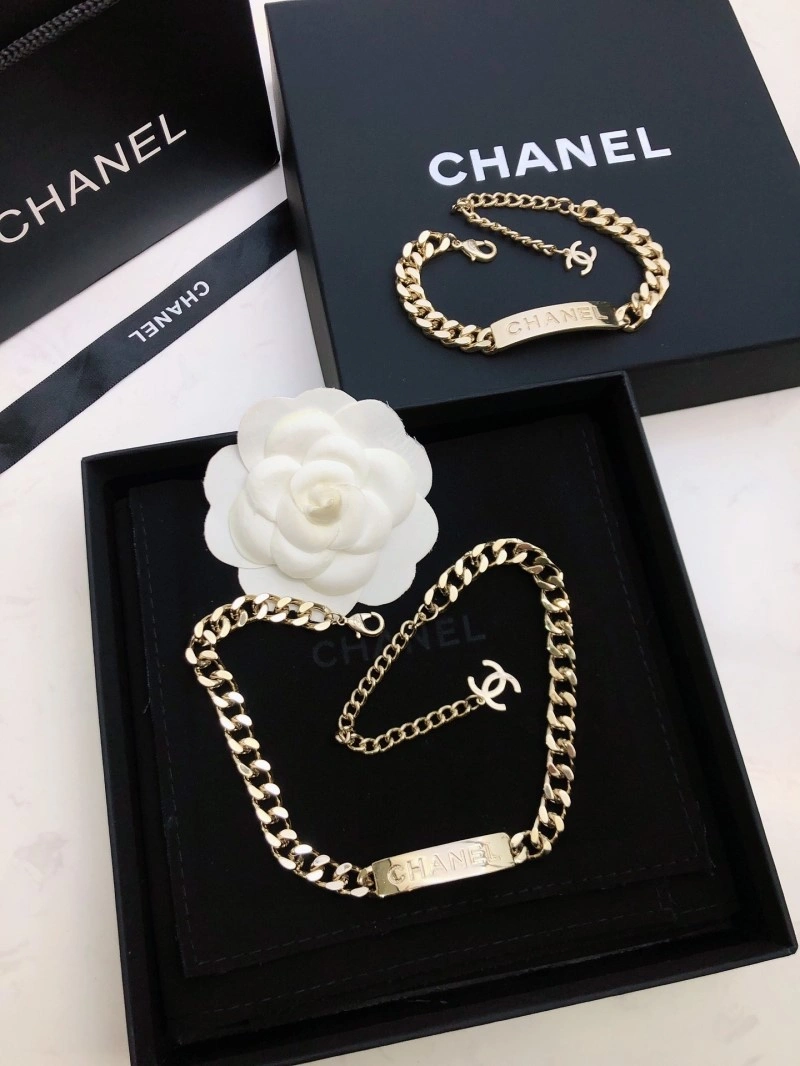 Bargain Chanel Necklaces