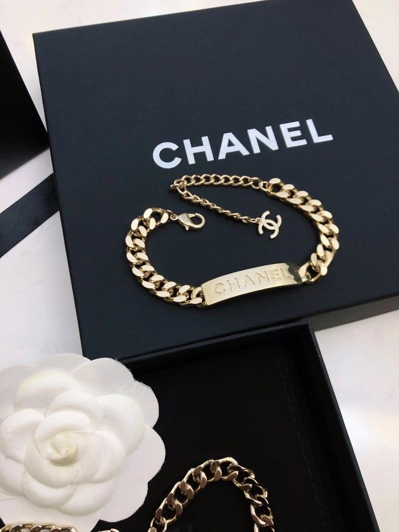 Bargain Chanel Necklaces