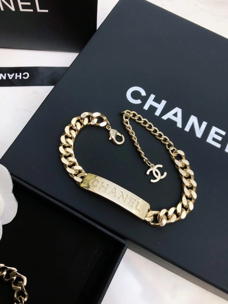 Bargain Chanel Necklaces
