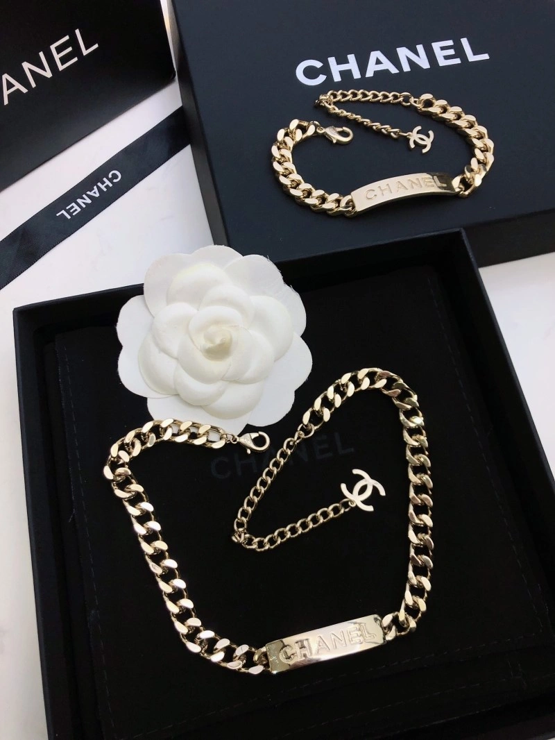 Bargain Chanel Necklaces