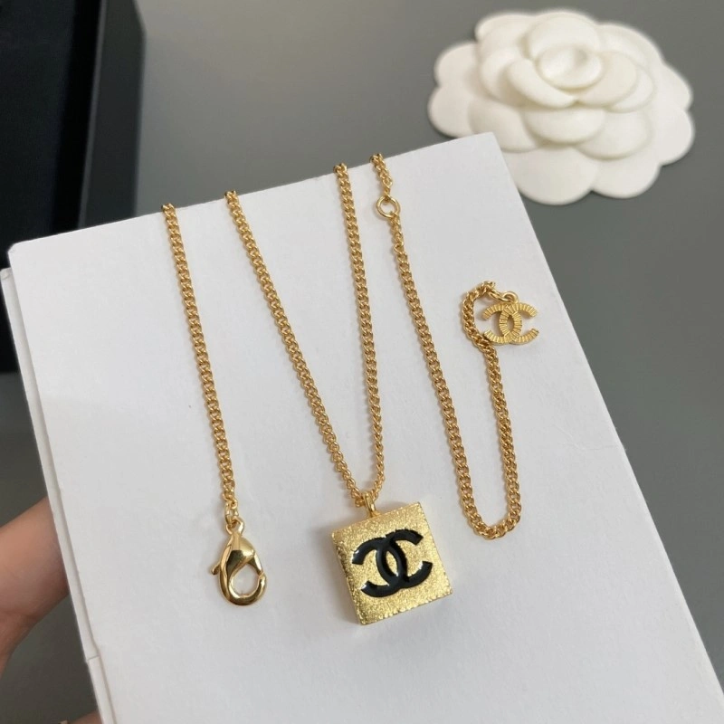 Bargain Chanel Necklaces
