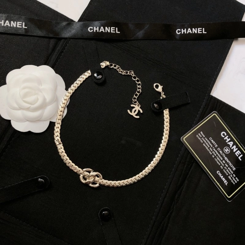 Top match Chanel Necklaces