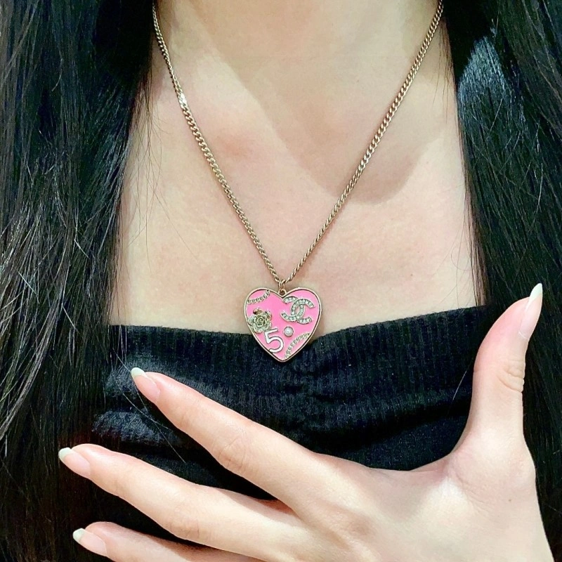 Top match Chanel Necklaces
