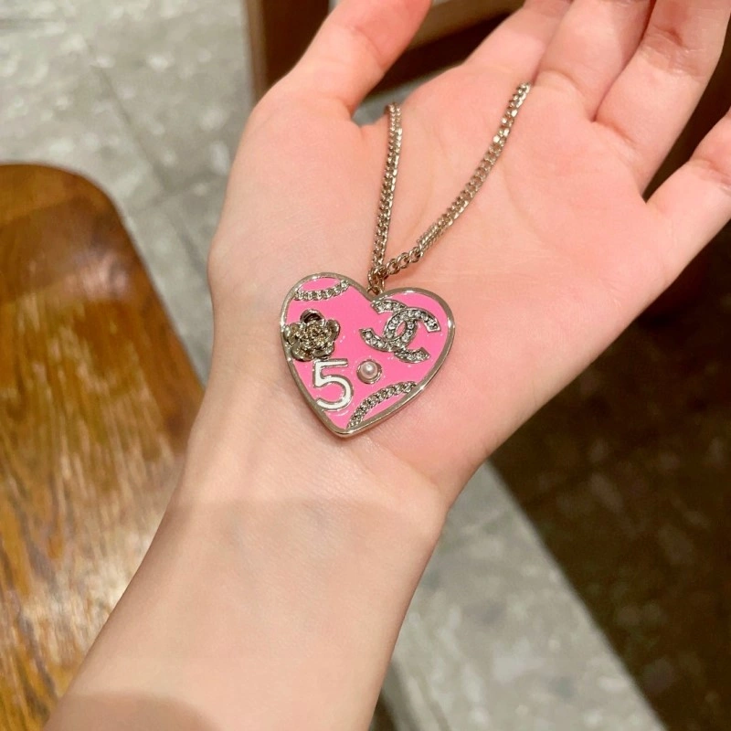 Top match Chanel Necklaces