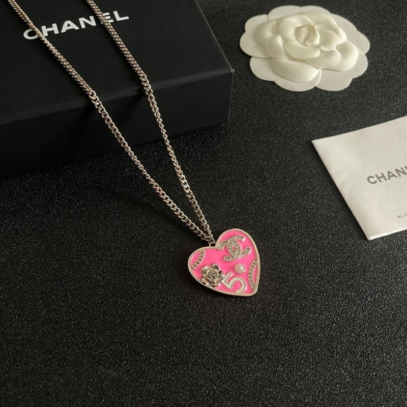 Top match Chanel Necklaces