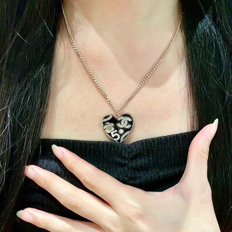 Bargain Chanel Necklaces