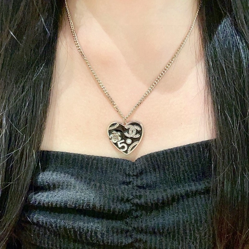 Bargain Chanel Necklaces