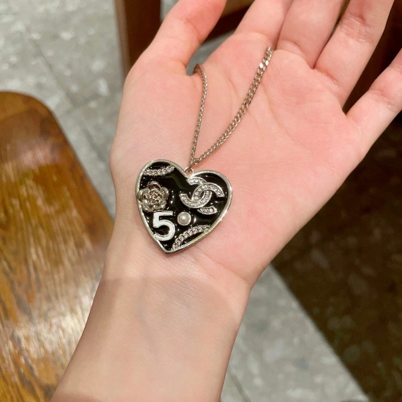 Bargain Chanel Necklaces