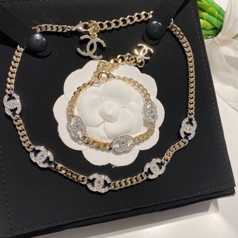Bargain Chanel Necklaces