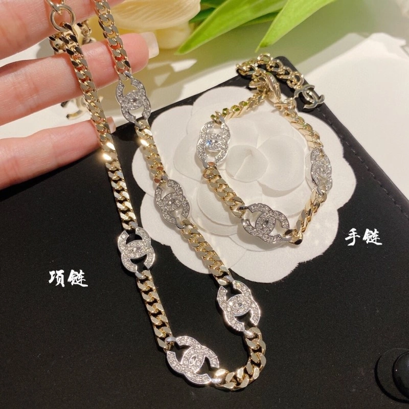 Bargain Chanel Necklaces