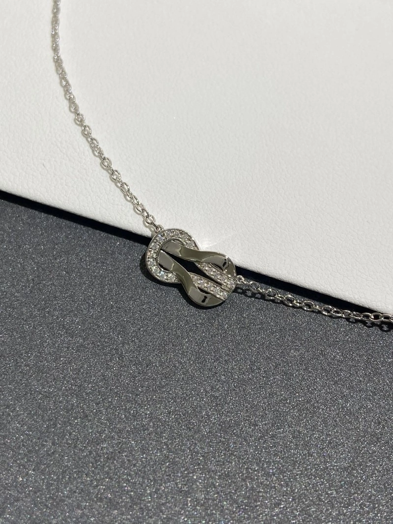Top match Chanel Necklaces
