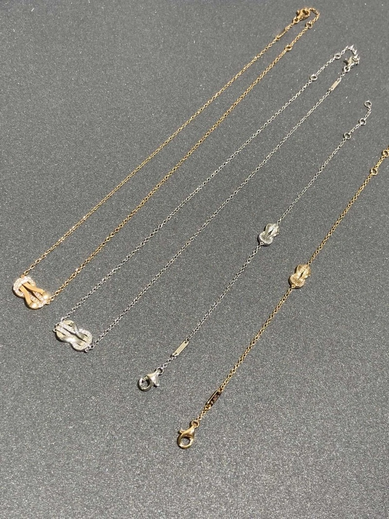 Top match Chanel Necklaces