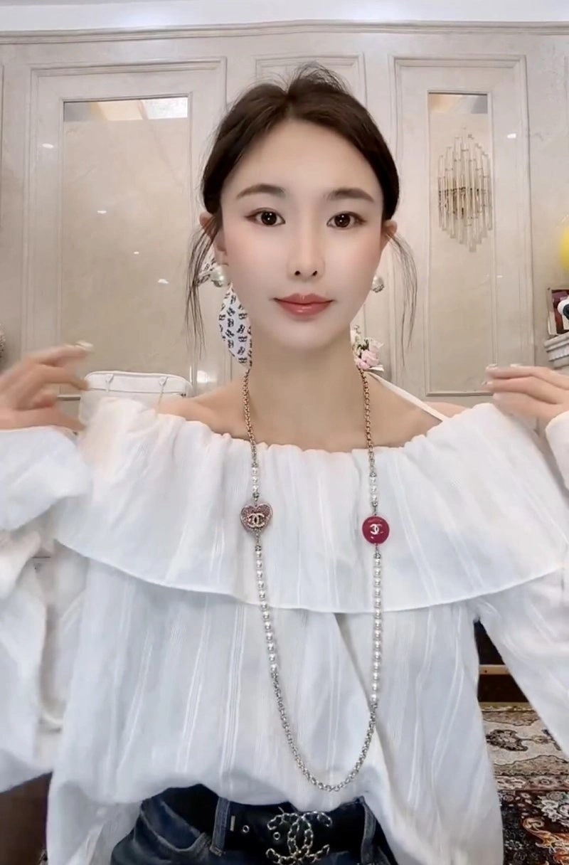 Top mirror Chanel Necklaces