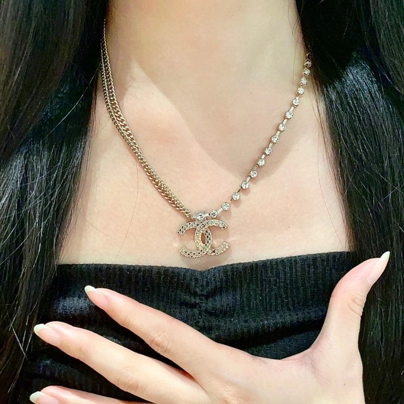 Cut-rate Chanel Necklaces