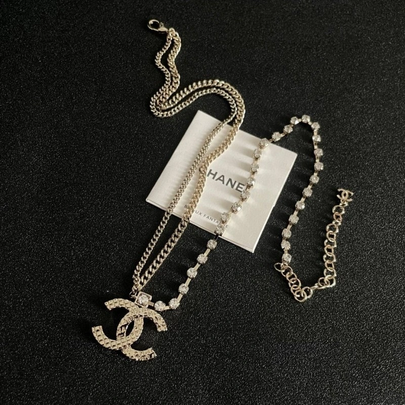 Cut-rate Chanel Necklaces