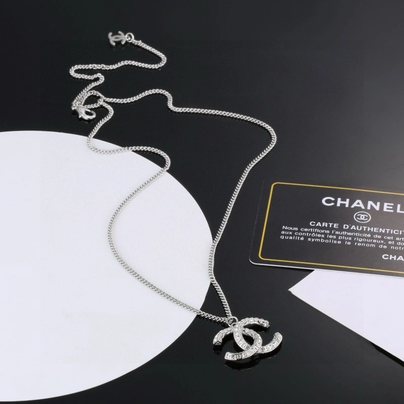 Top mirror Chanel Necklaces