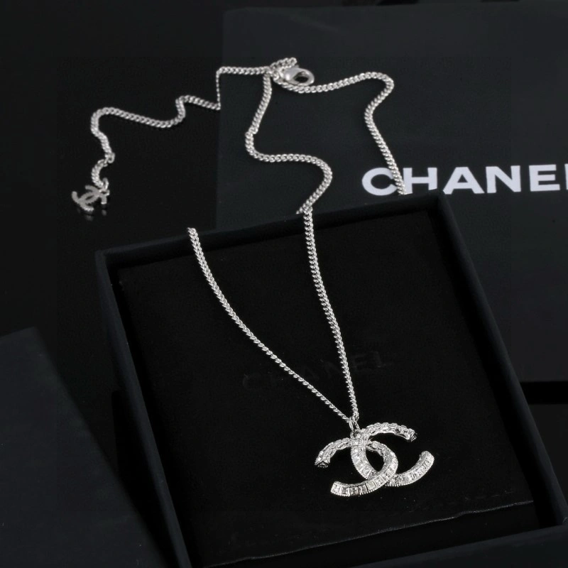 Top mirror Chanel Necklaces