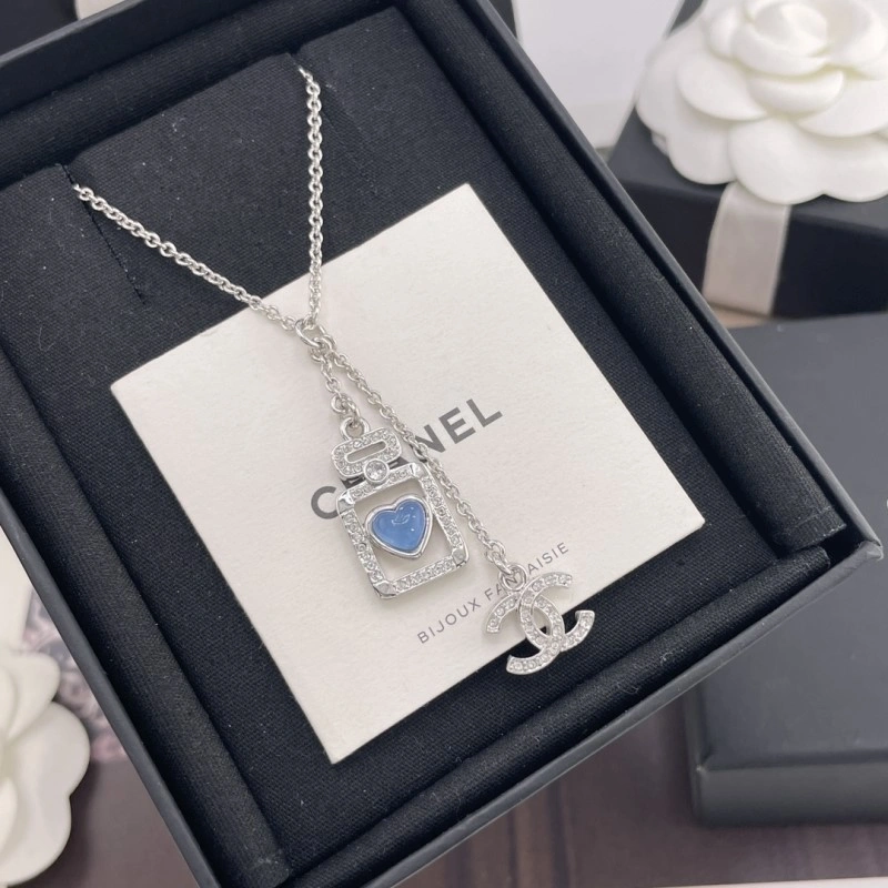 Top mirror Chanel Necklaces