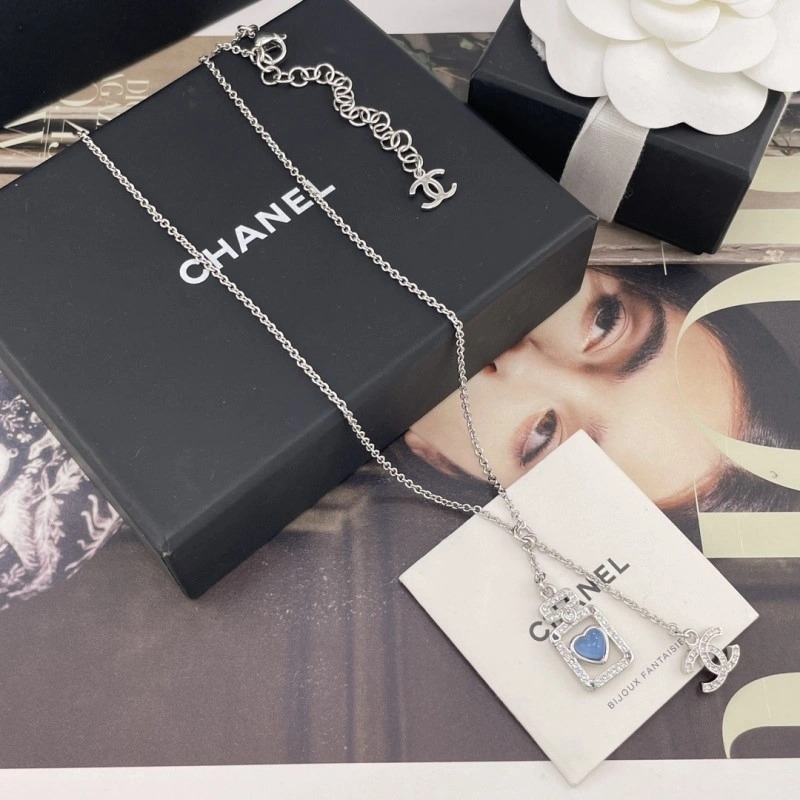 Top mirror Chanel Necklaces