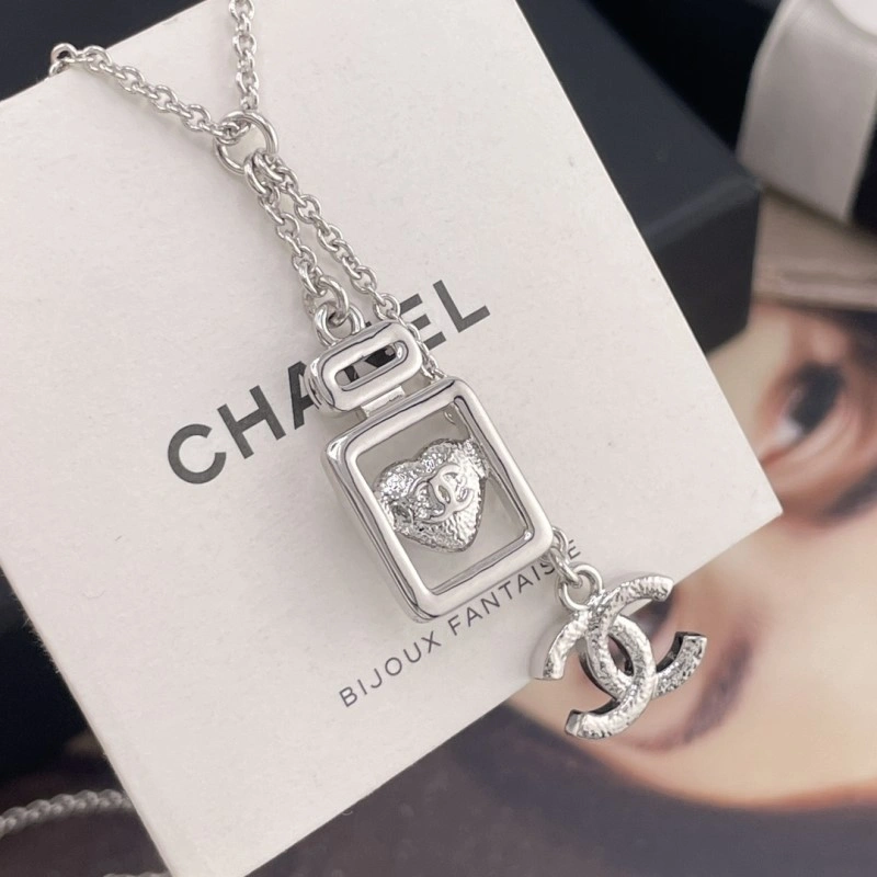 Top mirror Chanel Necklaces