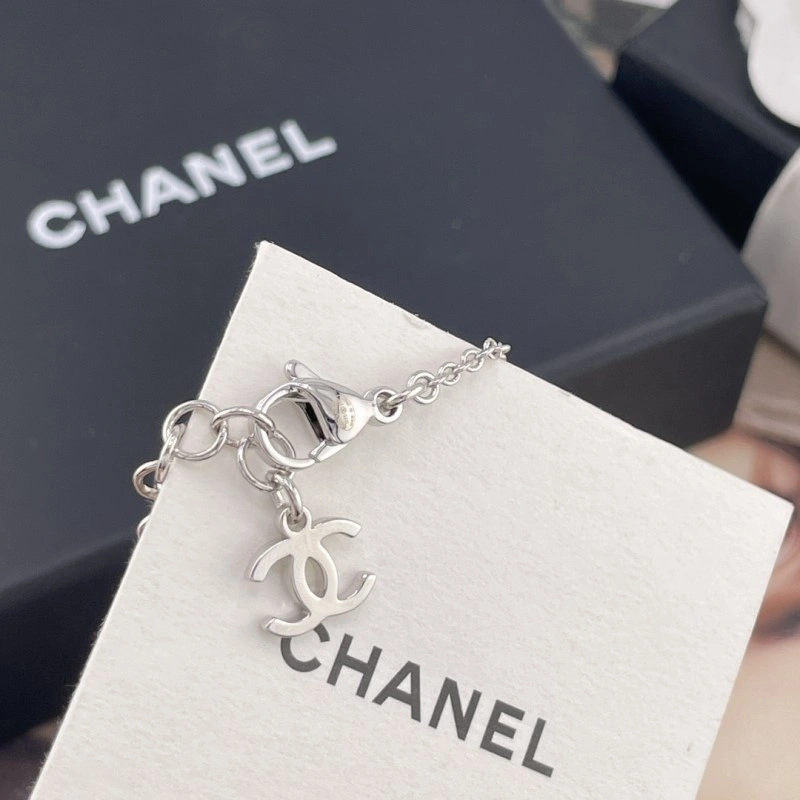 Top mirror Chanel Necklaces