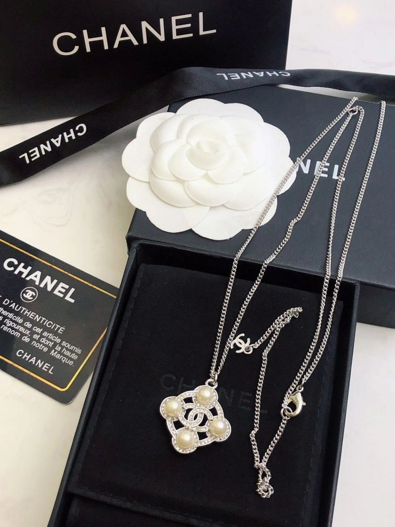 Cut-rate Chanel Necklaces
