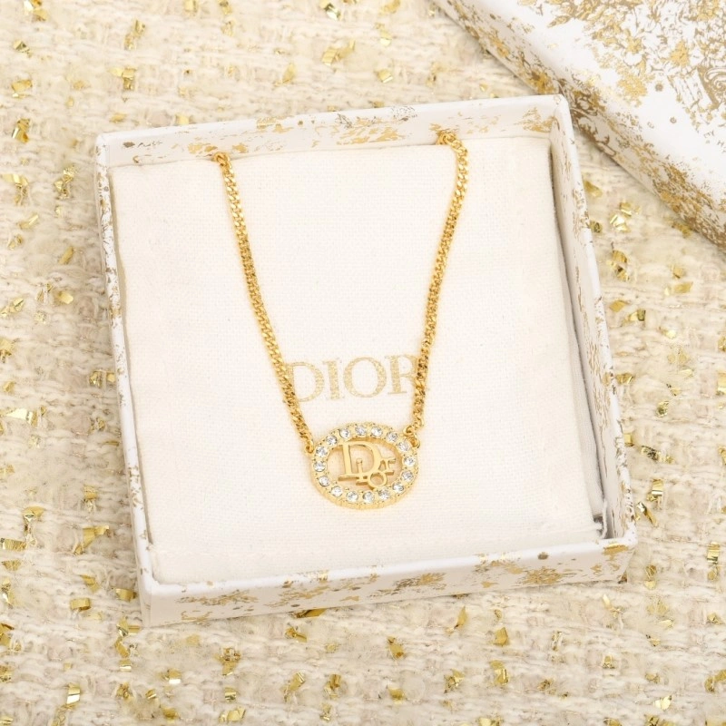 Top mirror Chanel Necklaces