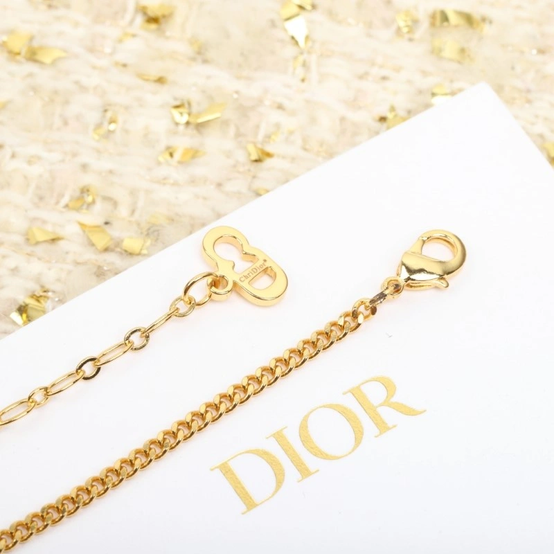 Top mirror Chanel Necklaces