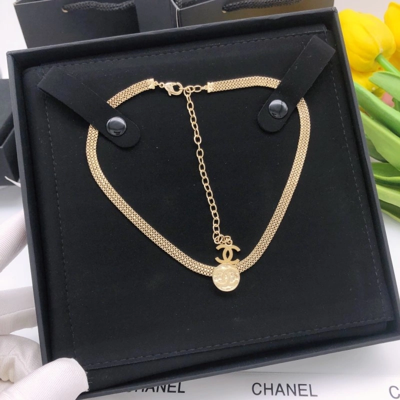 Top mirror Chanel Necklaces