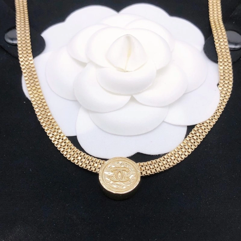 Top mirror Chanel Necklaces